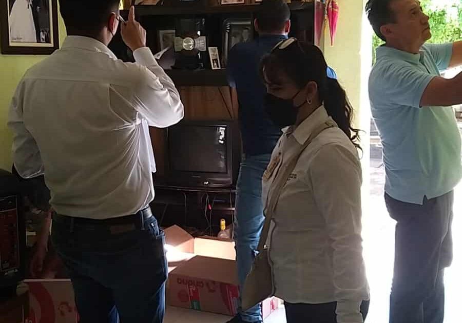 Video: “Cálmese abuela, no se sienta mal”. Con la fuerza pública los ...