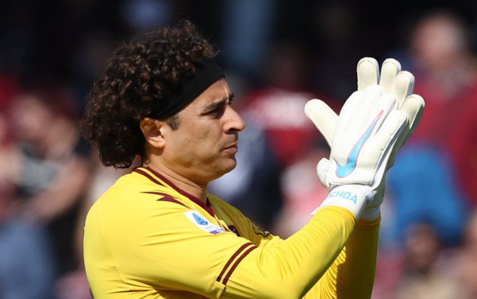 ¡El mejor de Europa! Guillermo Ochoa destaca en equipo del mes del ...