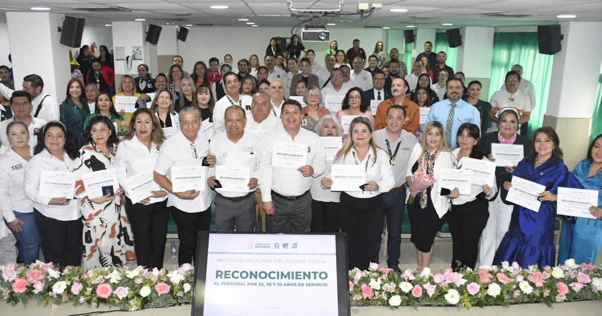 IMSS Sinaloa galardona a personal por sus años de servicio | Línea Directa