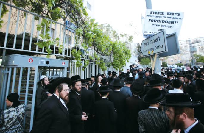 Judíos ultra ortodoxos dicen “no” al reclutamiento militar en Jerusalén ...