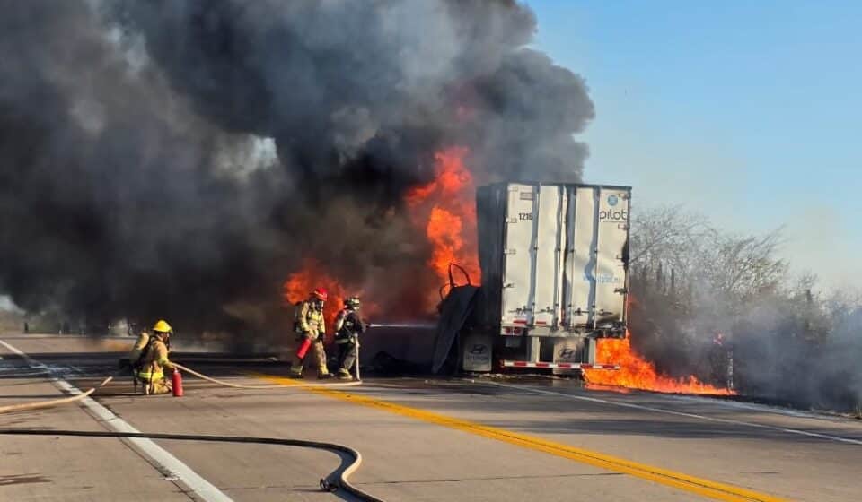 Incendio de camión de carga en Escuinapa bloquea autopista Mazatlán ...